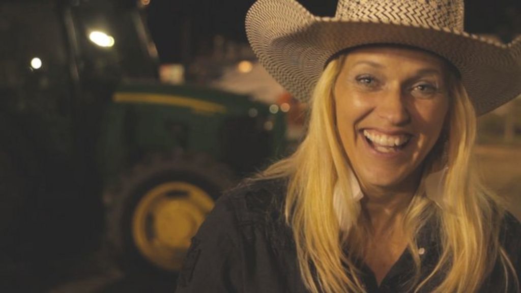 Ex-Amish rodeo cowgirl and mother of six - BBC News