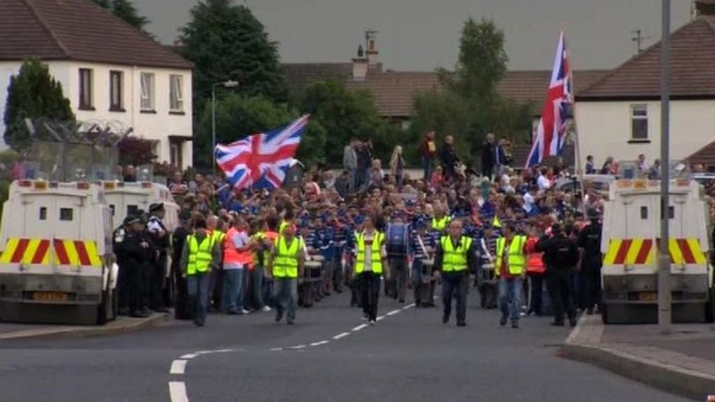 Arrests during Rasharkin parade - BBC News