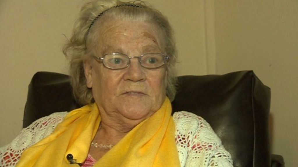 Moors Murder victim Keith Bennett's mother Winnie Johnson dies - BBC News