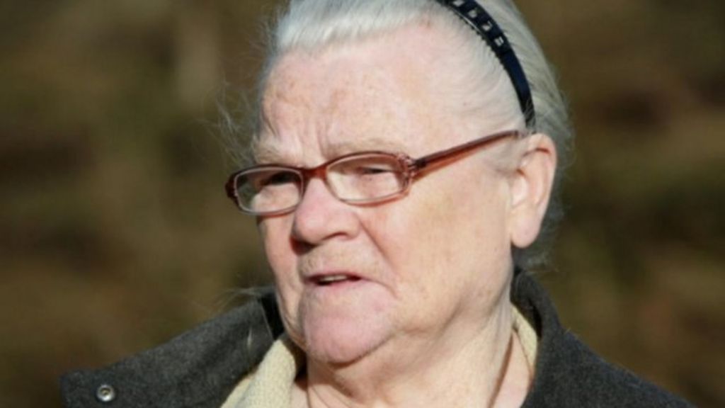 Moors Murder victim's mother Winnie Johnson dies - BBC News