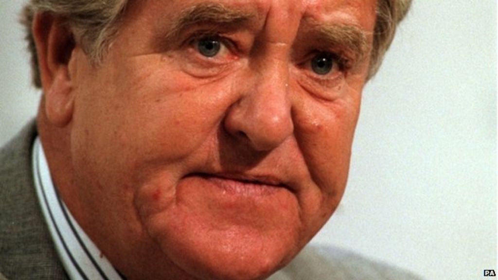 Lord Alf Morris: Tributes to disabled rights pioneer - BBC News