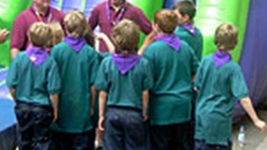 Scouts from all of Ireland at new camp opening - BBC News