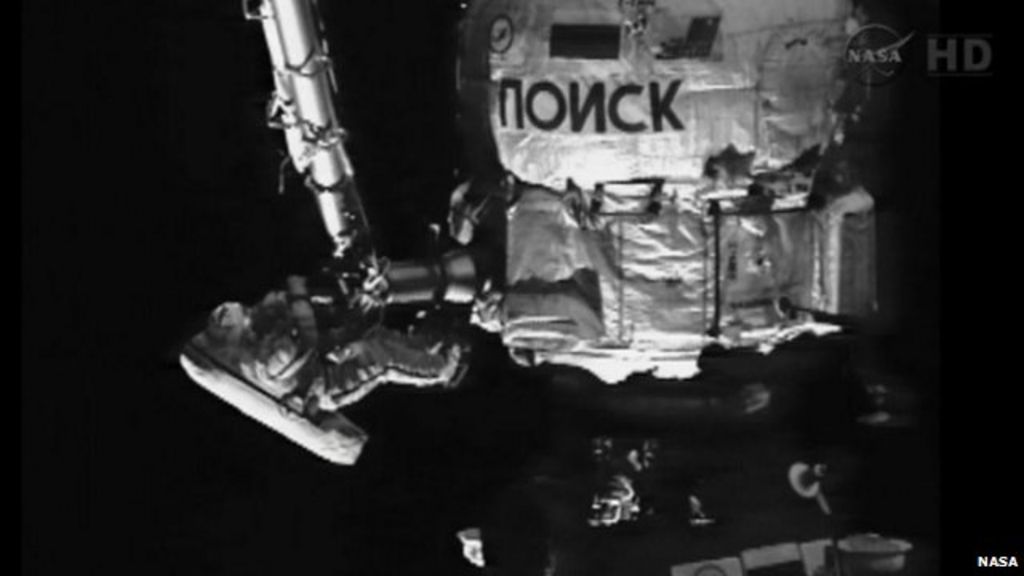 ISS spacewalk to install debris shields - BBC News