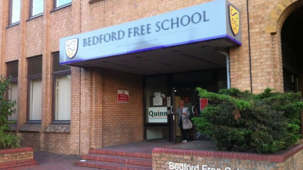 Bedford Free School opens despite planning refusal - BBC News