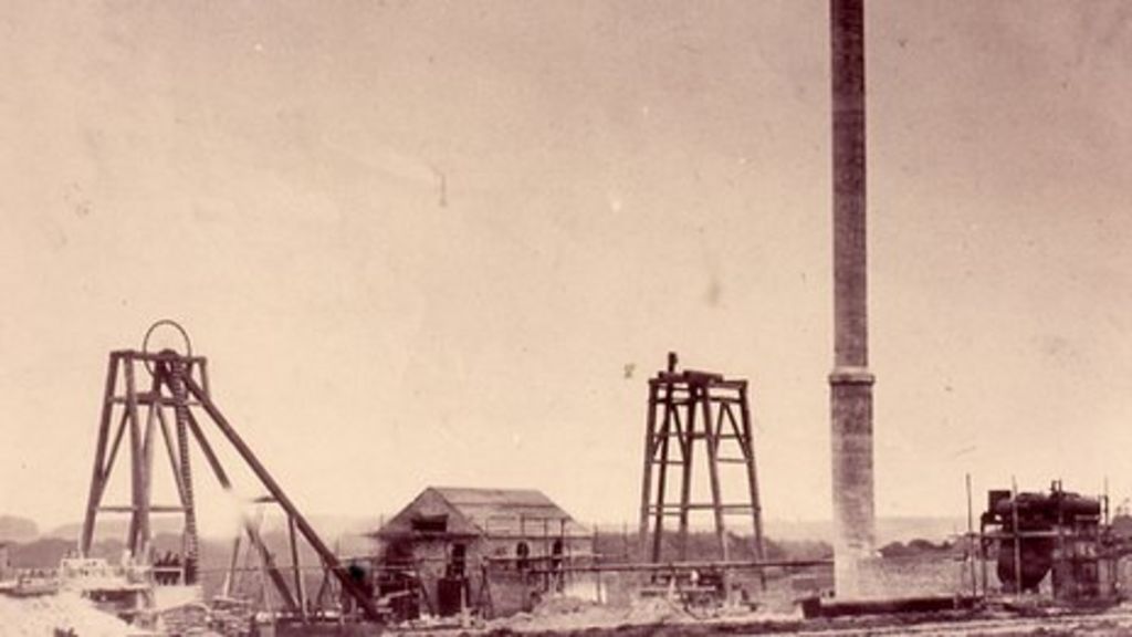 Kent Miners Festival marks Snowdown pit centenary - BBC News