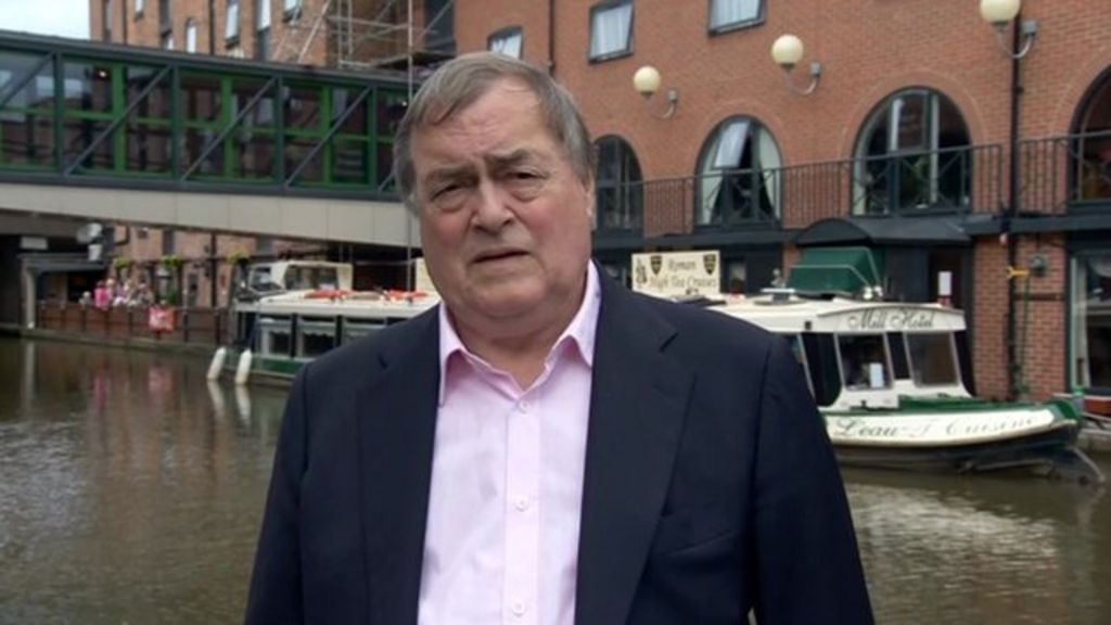 Lord Prescott criticises Sun for printing Harry pictures - BBC News