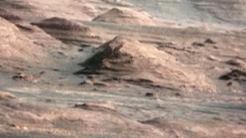 Curiosity rover sends 'most detailed' photos of Mars - BBC News