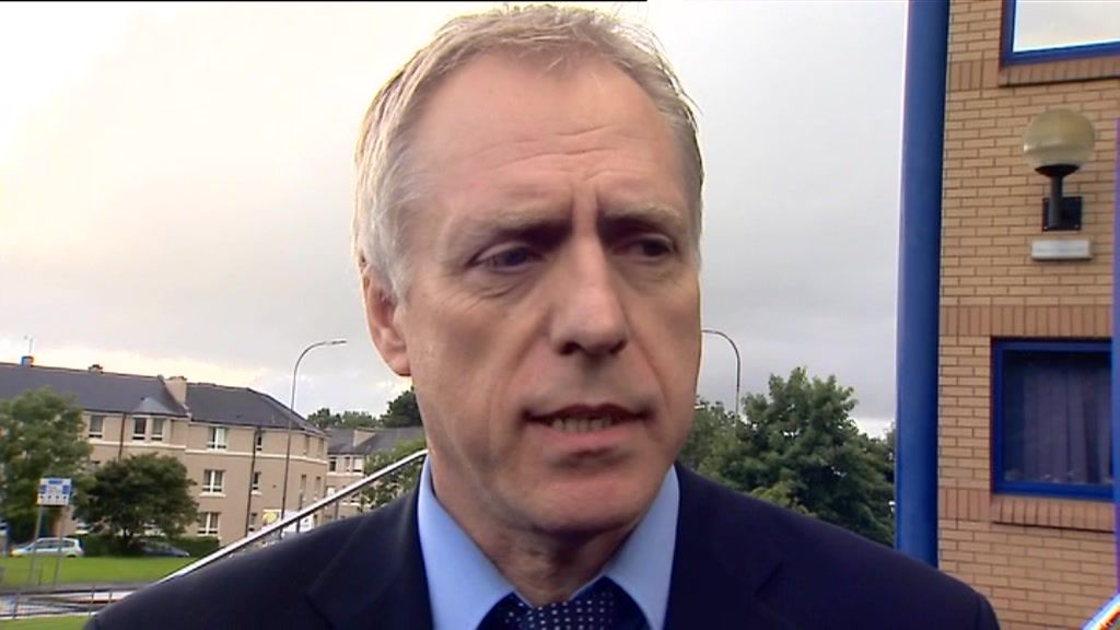 Ex-NoW editor Bob Bird questioned in Sheridan probe - BBC News