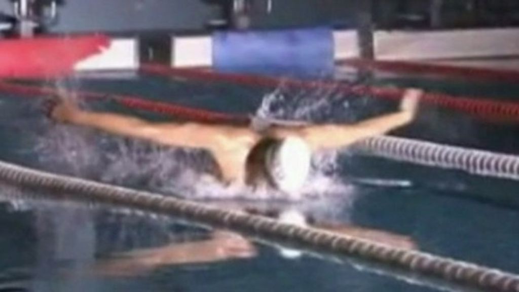 Spanish Paralympic swimmer who 'won his blindness' - BBC News