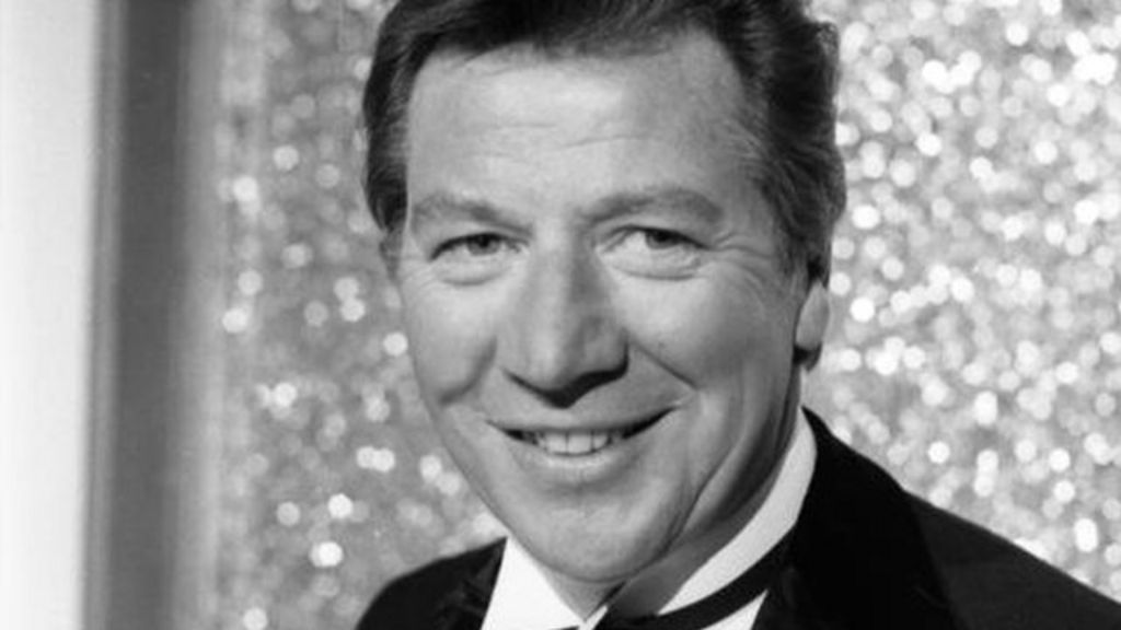 Max Bygraves dies aged 89 - BBC News
