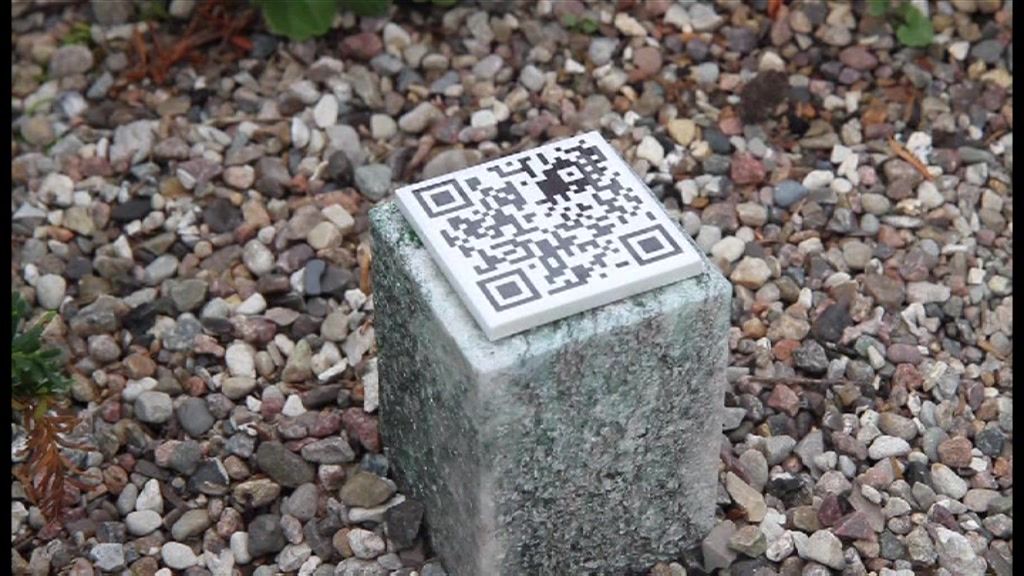 Grave technology: Smartphones scan Danish cemetery - BBC News