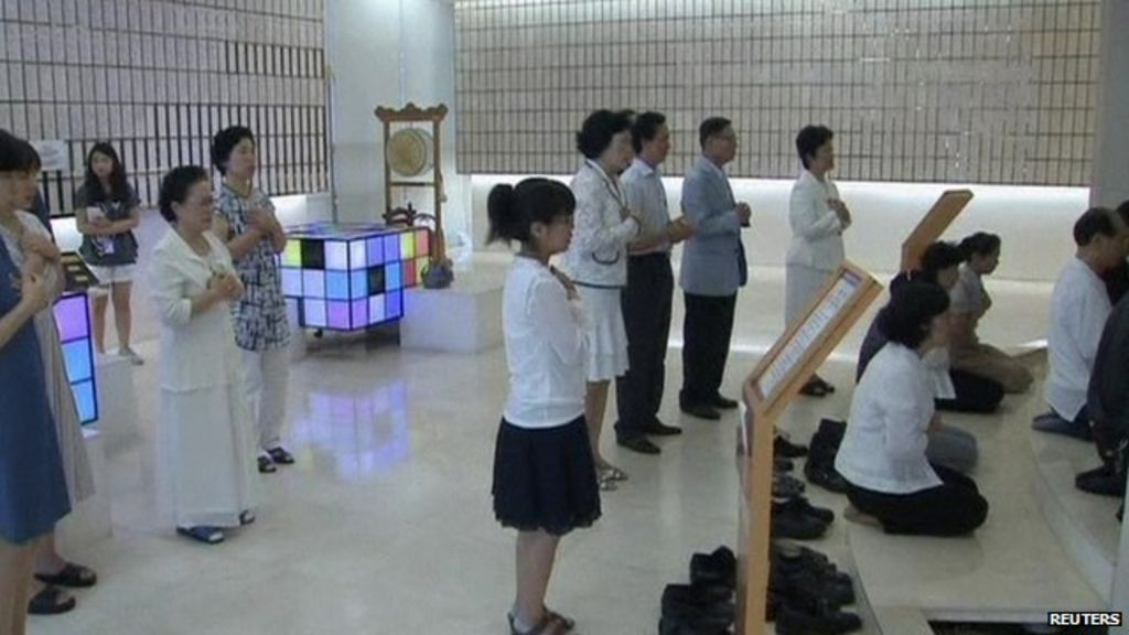 'Moonie' Church mourns founder Sun Myung Moon - BBC News