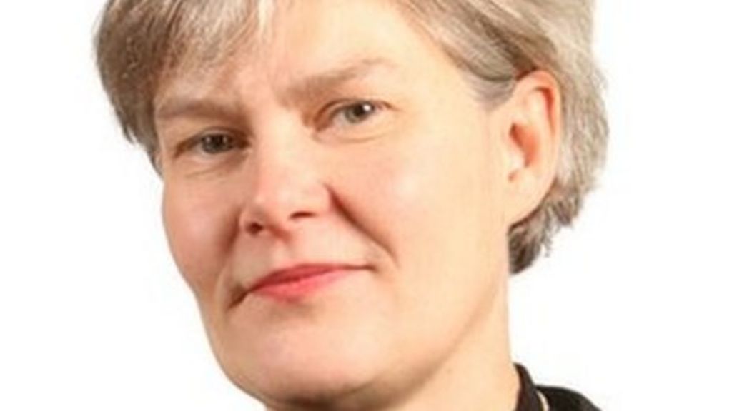 MP Kate Green urges action on rickets rise - BBC News