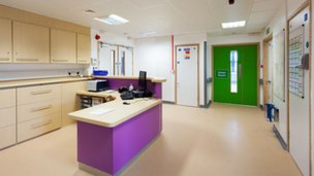 New dementia hospital ward opens in Southampton - BBC News