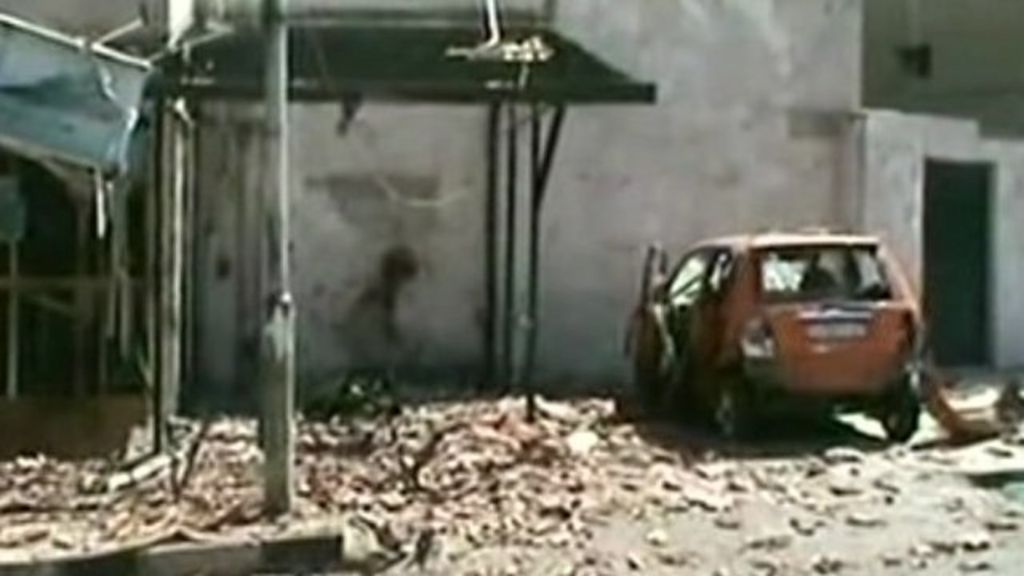 Two bomb blasts strike Damascus - BBC News