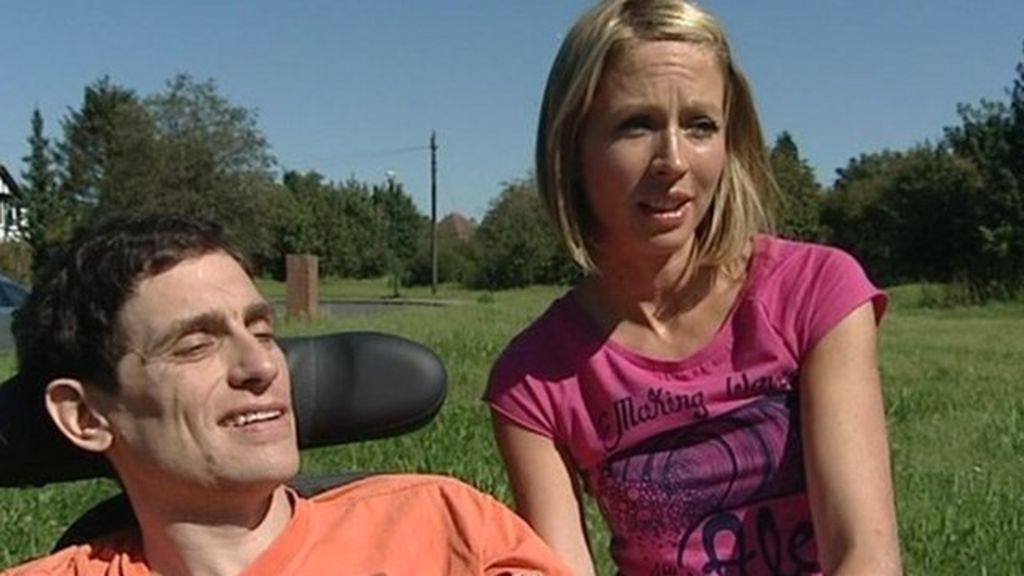 Brain damaged man's family loses benefits - BBC News