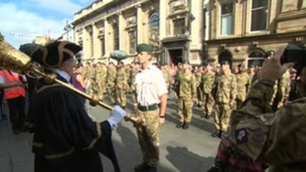 5th Battalion The Rifles march through Doncaster - BBC News