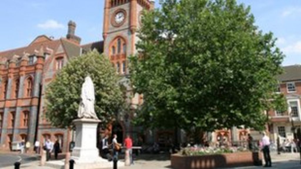 Reading Town Hall Square £450,000 improvement proposal - BBC News
