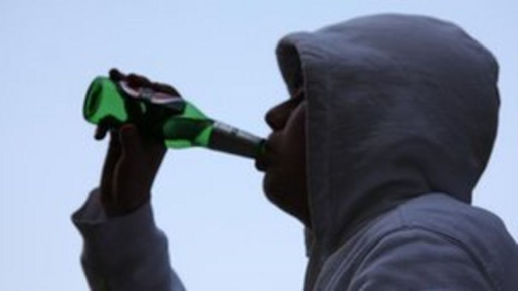 Middle class kids 'attracted to ned and chav culture' - BBC News