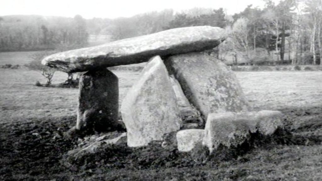 Work begins on Giant's Quoit ancient monument - BBC News