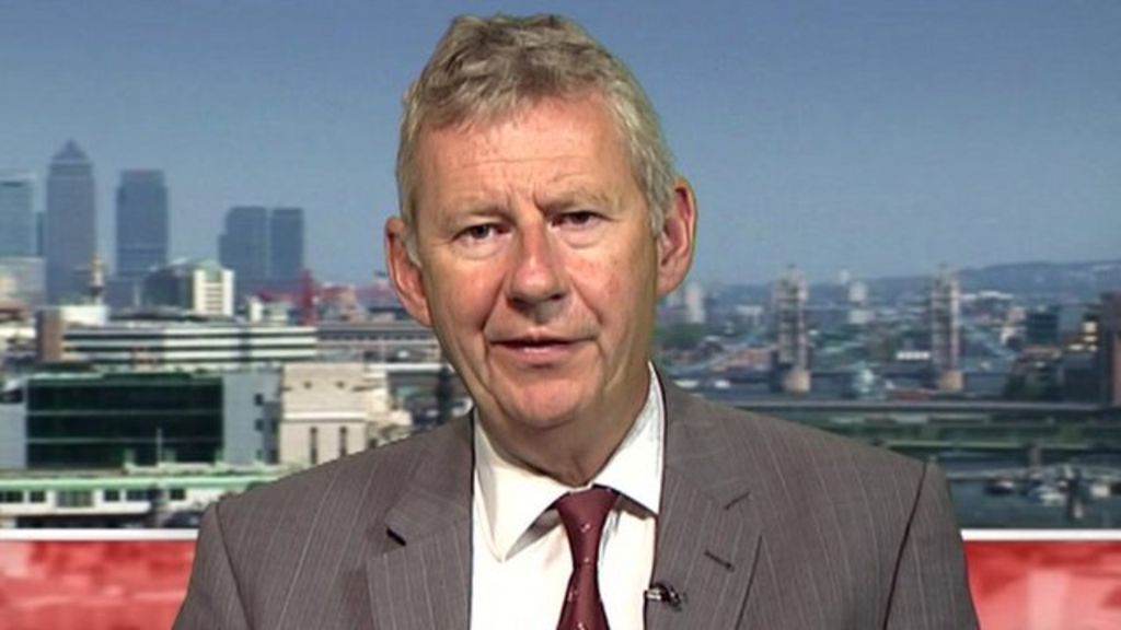 AA: Petrol price damaging the economy - BBC News