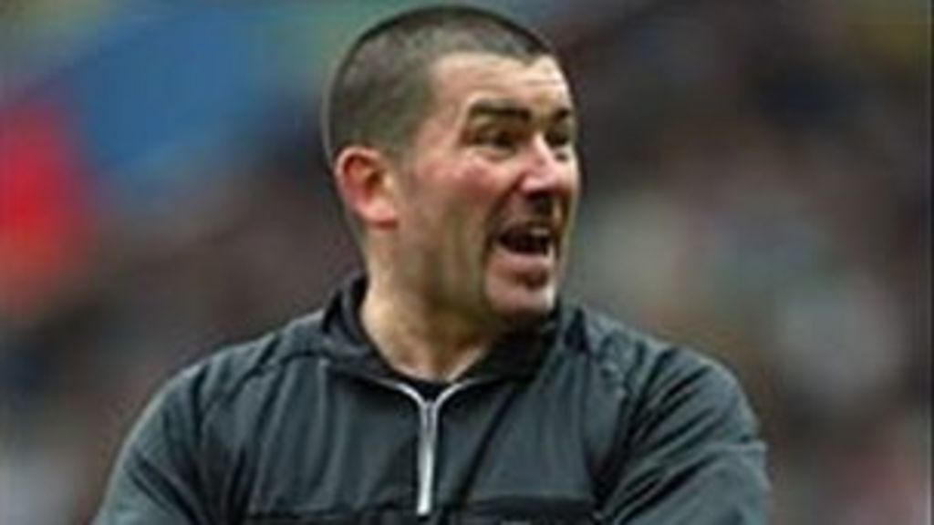 Ex-referee Jeff Winter probed over 'anti-Catholic posts' - BBC News