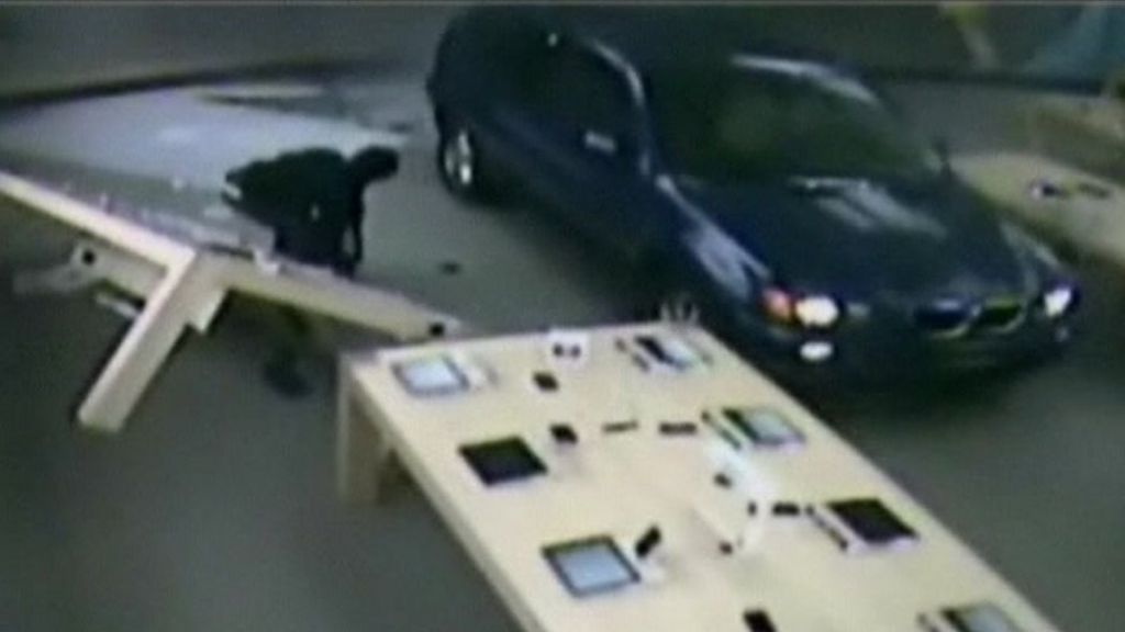 Apple store robbery: Not-so-smart phone smash and grab - BBC News
