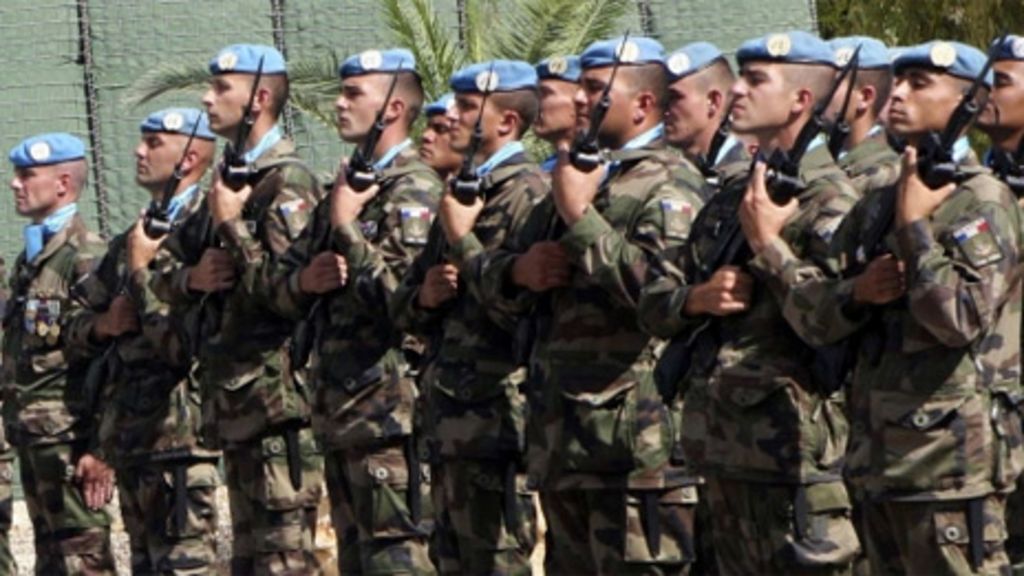 Troops in Shropshire prepare for UN operation - BBC News