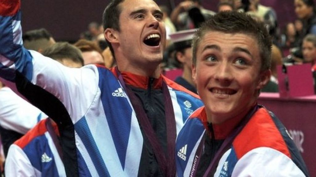 Olympic medallist Sam Oldham welcomed home in Keyworth - BBC News