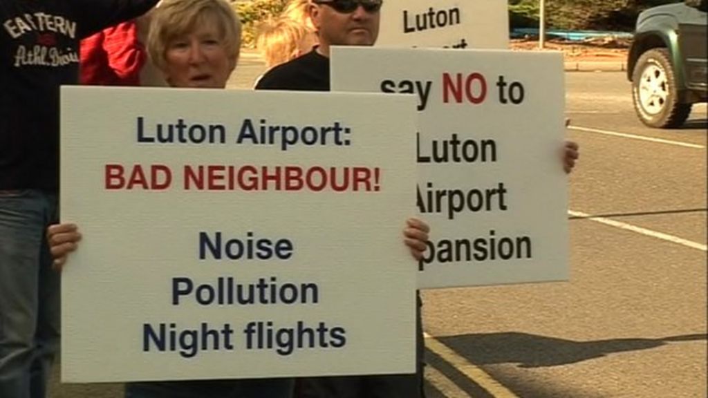 Luton Airport expansion campaigners stage protest - BBC News