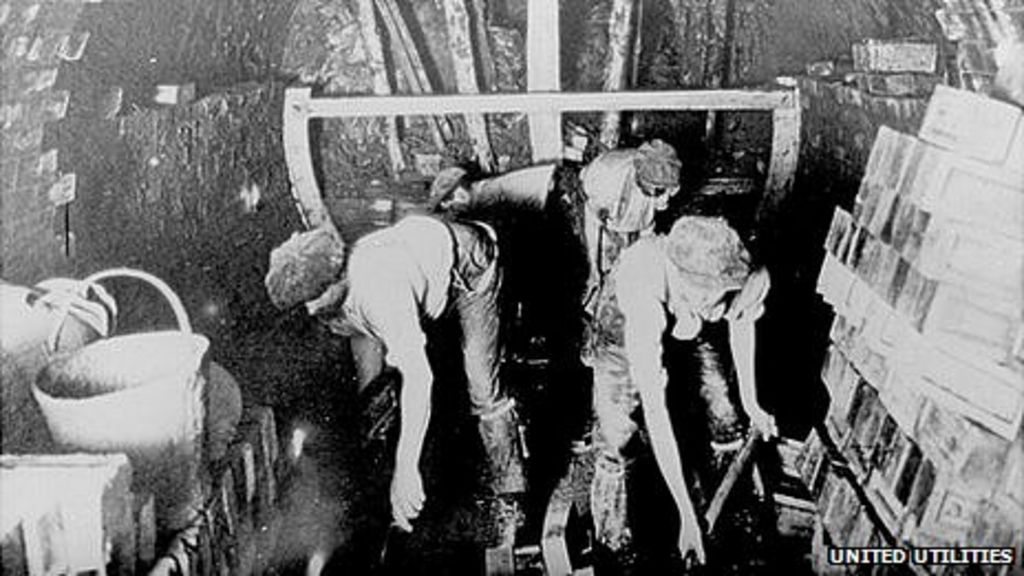 Photos of Manchester's WWI 'unsung hero' tunnellers found - BBC News