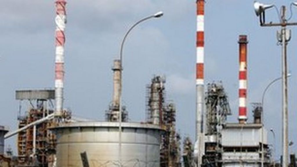 Uganda confirms new oil deposits - BBC News