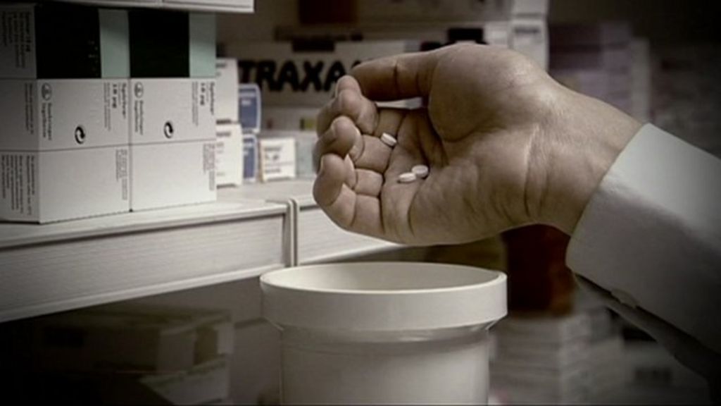 Painkillers 'cause' of millions of headaches - BBC News