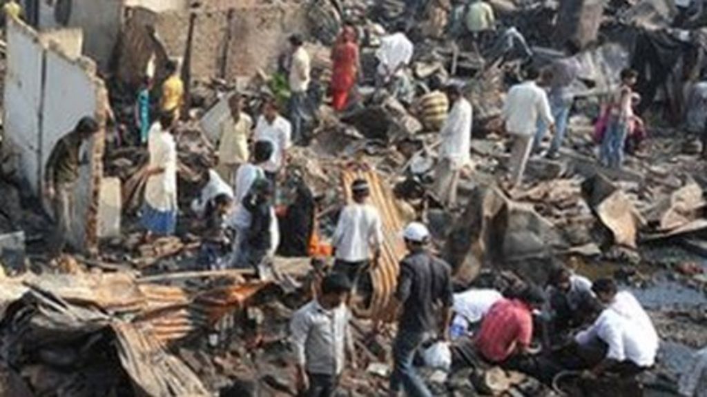 Slum tourism: Patronising or social enlightenment? - BBC News