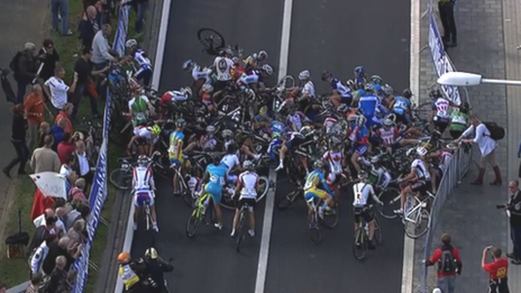 Cycling World Championships: Crash at women's road race - BBC Sport