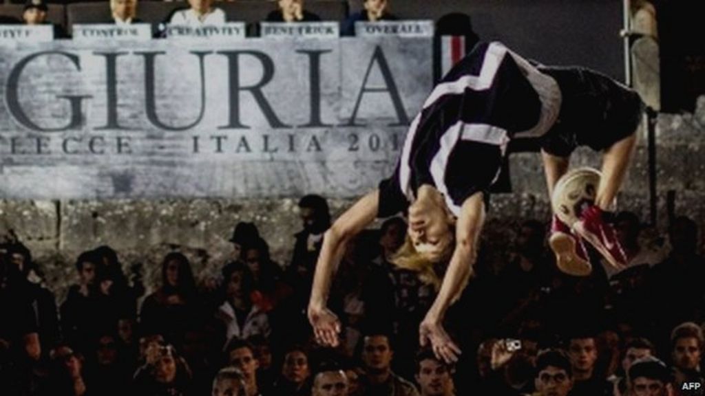 World's top football freestylers compete in Italy - BBC News