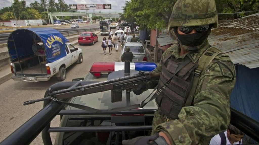 Eleven killed in Mexico 'gang shootout' - BBC News