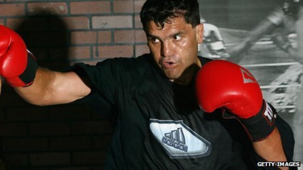 Corrie Sanders: Zimbabweans held over boxer's murder - BBC News