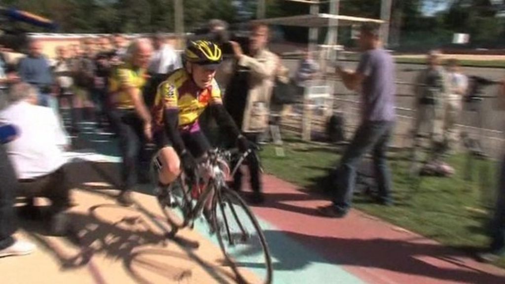 French man sets cycling record at 100 - BBC News