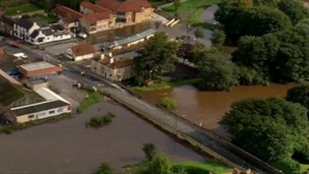 Tadcaster bridge re-opens after floods forced closure - BBC News
