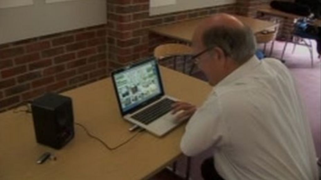 Music computer programme for deaf launched - BBC News