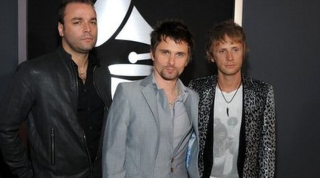Muse UK tour to feature 'pyramid, aliens and kung-fu' - BBC News