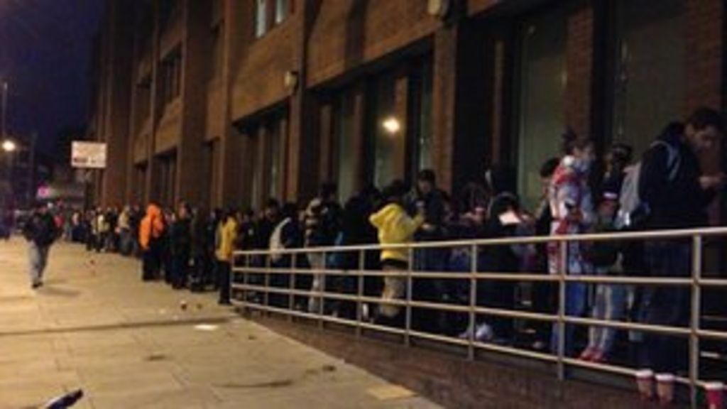 Foreign students made to queue through the night - BBC News