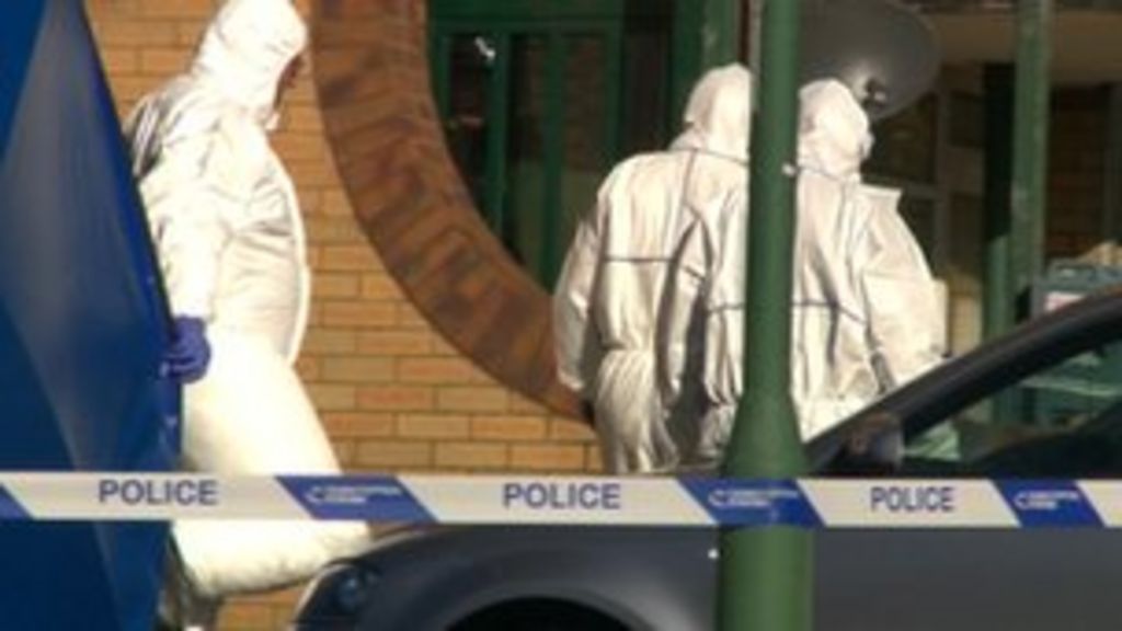 Walsall deaths: Police given more time to question suspect - BBC News