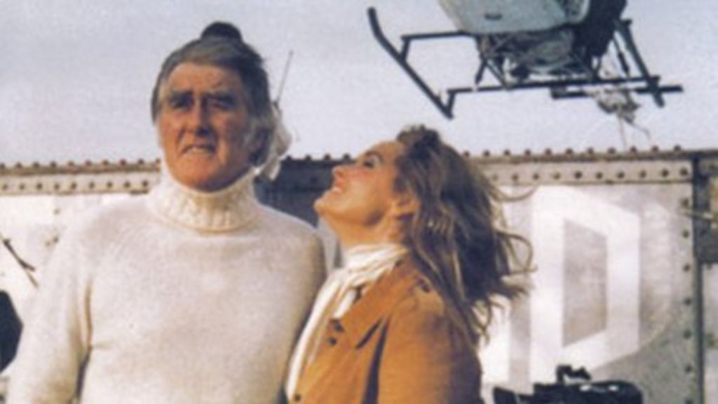 'Prince of Sealand' Roy Bates dies in Essex - BBC News