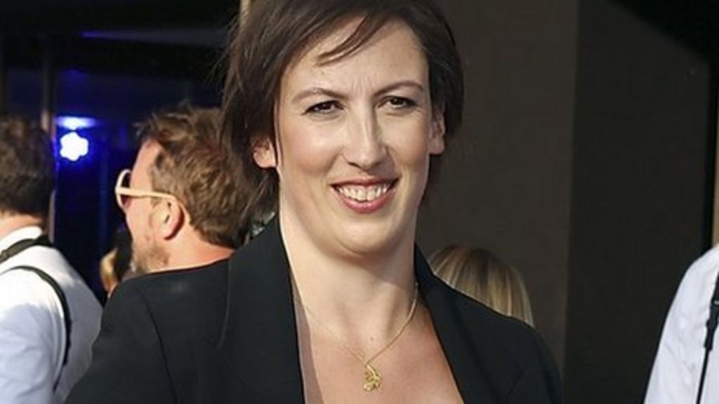 Comedian Miranda Hart considers 2014 stand-up tour - BBC News