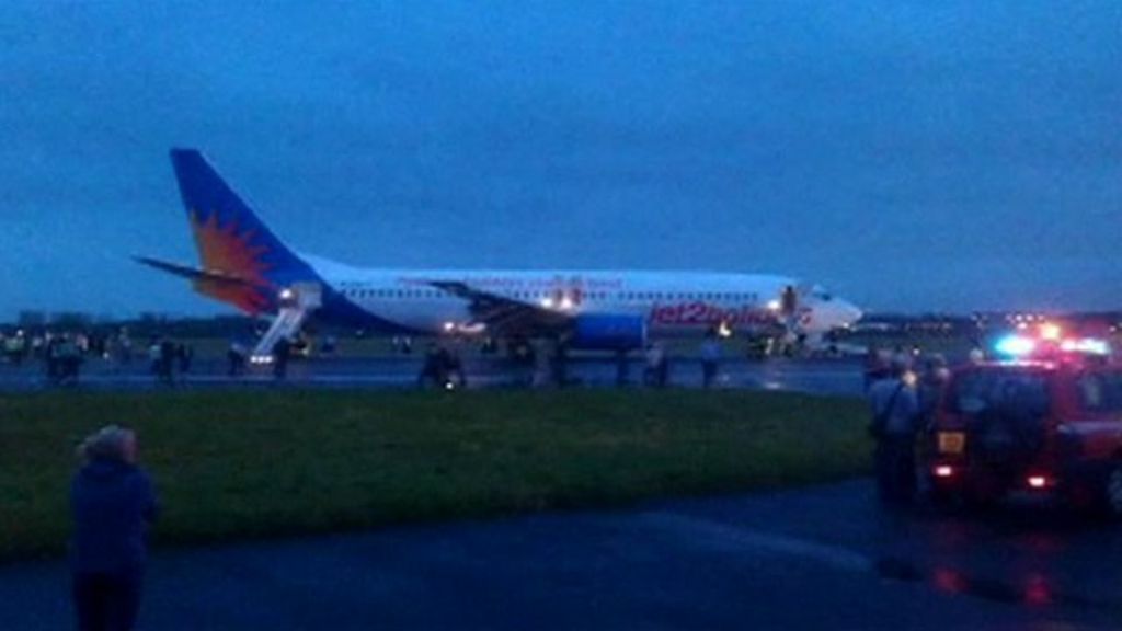 Glasgow Airport: Flights resume after Jet2 evacuation - BBC News