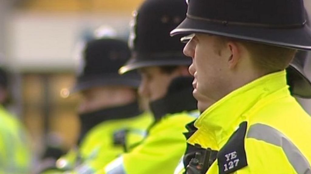 Policing 'not affected' by Met Police budget cuts - BBC News