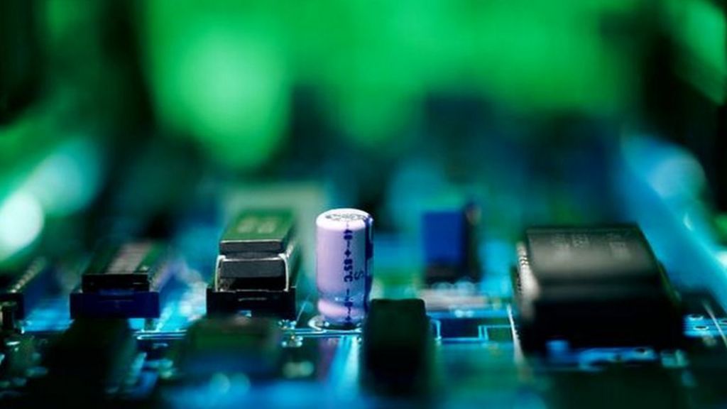 Faster chips 'cut cloud-computing bills' - BBC News