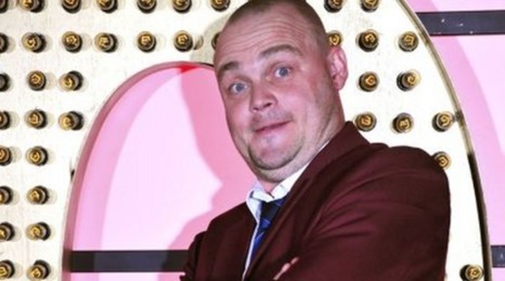 Comedian Al Murray backs Frankie Boyle after libel win - BBC News